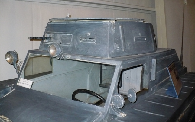 WarWheels.Net - Kubelwagen Porsche Type 823 Dummy Tank Photos