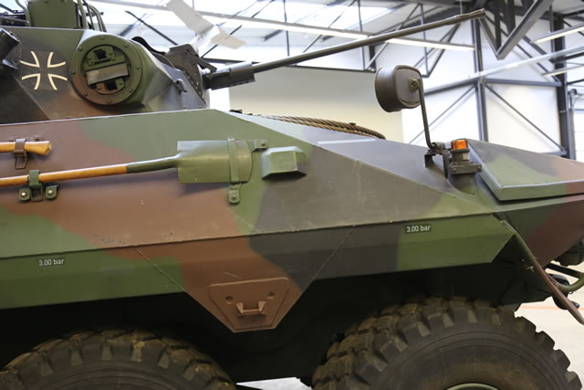 WarWheels.Net - Photos of the Spahpanzer 2 Luchs A2 Armored ...