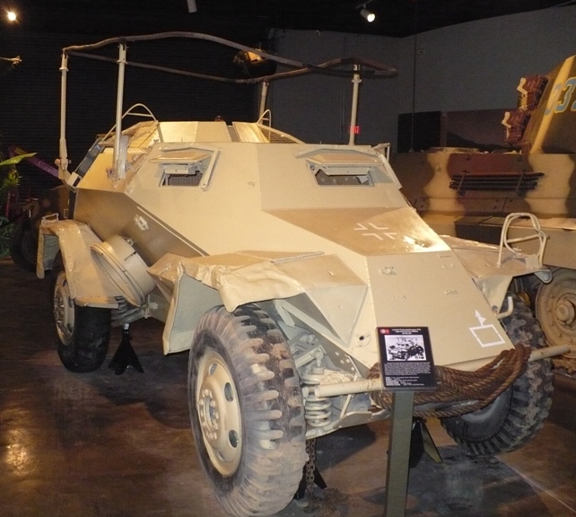 WarWheels.Net- SDKFZ 223 Fu (Radio) Armored Car Photos